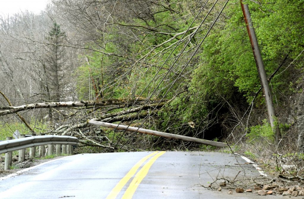 Hillside collapse closes off River Road - The Dominion Post