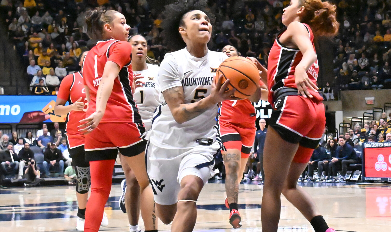 No. 17 WVU rolls past Cincinnati on Senior Day, wraps up No. 2 seed for ...